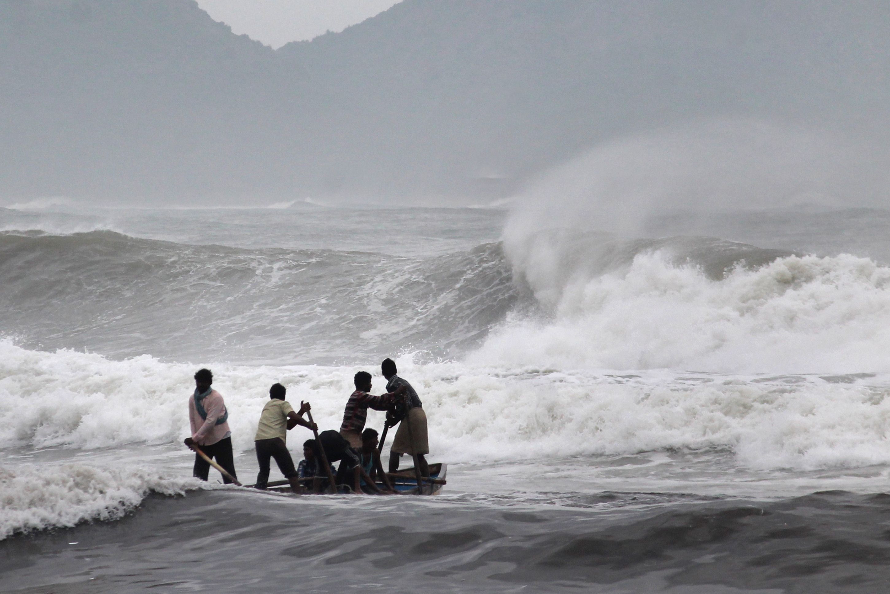 Latest Updates And News On Cyclone Hudhud Live From Visakhapatnam