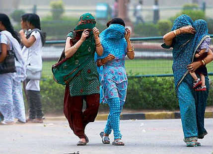 Change of wind pattern in Delhi drops temperature | Skymet Weather Services