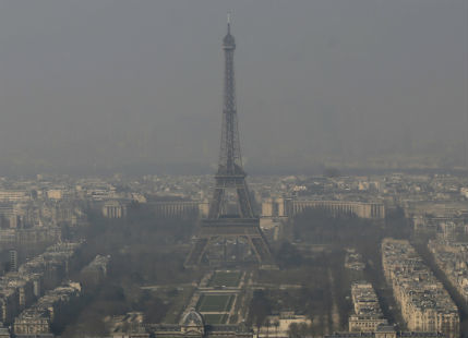 Paris chokes under worst winter air pollution in a decade | Skymet ...