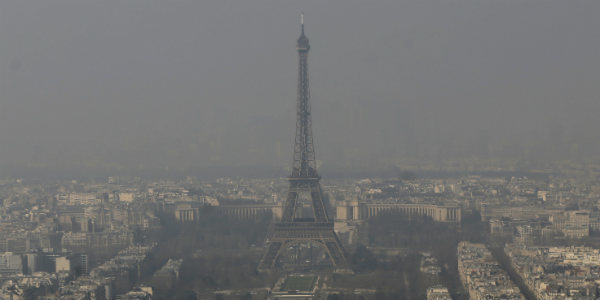 Paris chokes under worst winter air pollution in a decade | Skymet ...