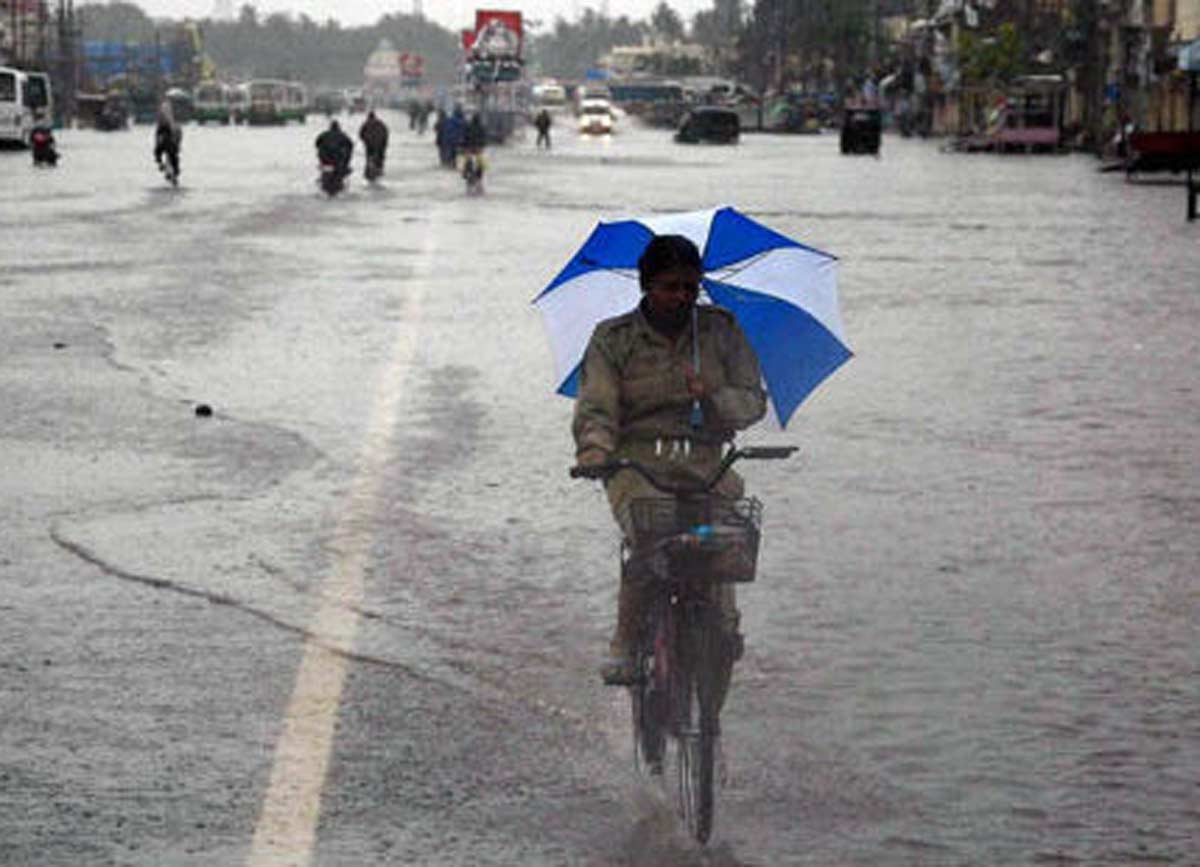 Heavy rains lash Odisha, Chhattisgarh sees moderate showers; to reduce ...