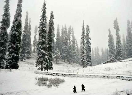 [Hindi] Good snowfall over hills of North India; winter chill follows ...