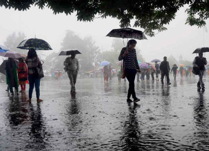[Hindi] Heavy rain and hailstorm likely in Uttar Pradesh including ...