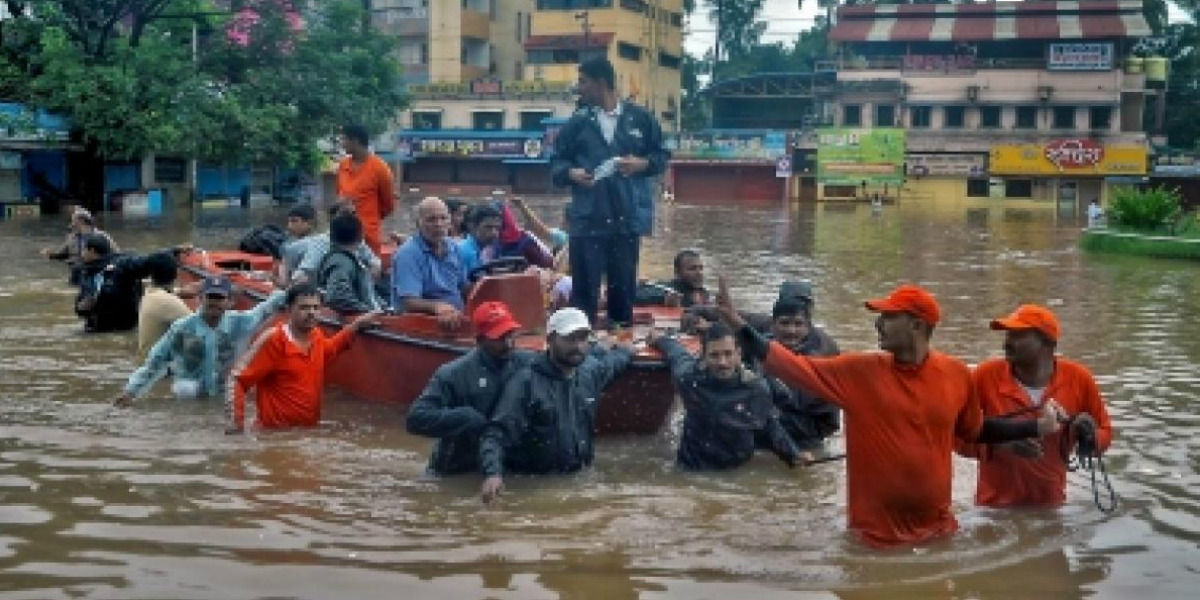 Maharashtra floods: Flood situation in Kolhapur worsens, कोल्हापूरमध्ये ...