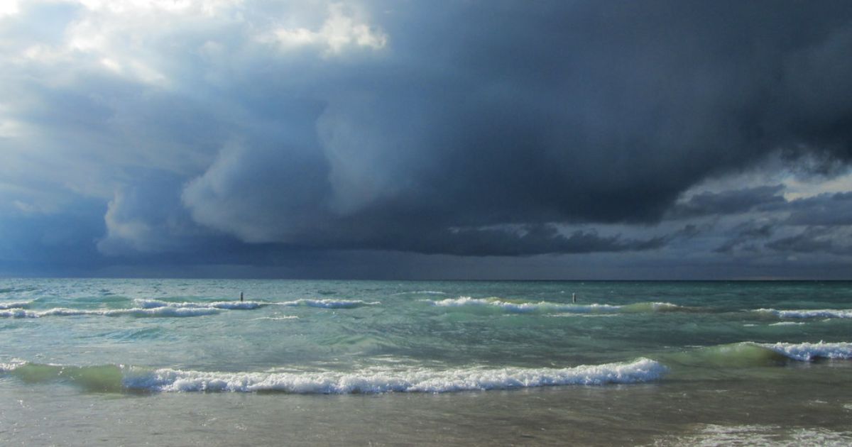 Super Typhoon YAGI Heads For China, Remnant May Emerge Over Bay Of ...